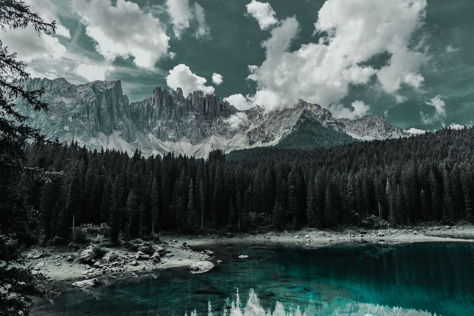 Lake Mountain - Dynamic 5K - Dynamic Wallpaper Club