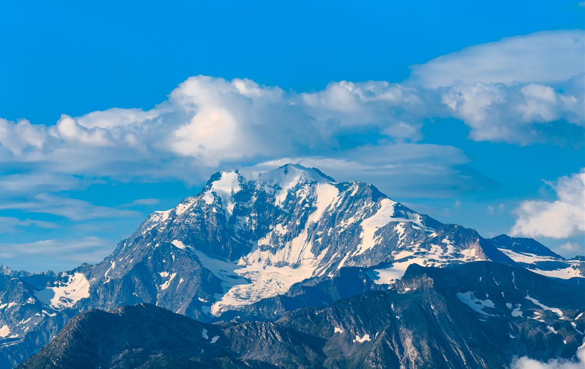 Snowy Mountain - Dynamic Wallpaper Club