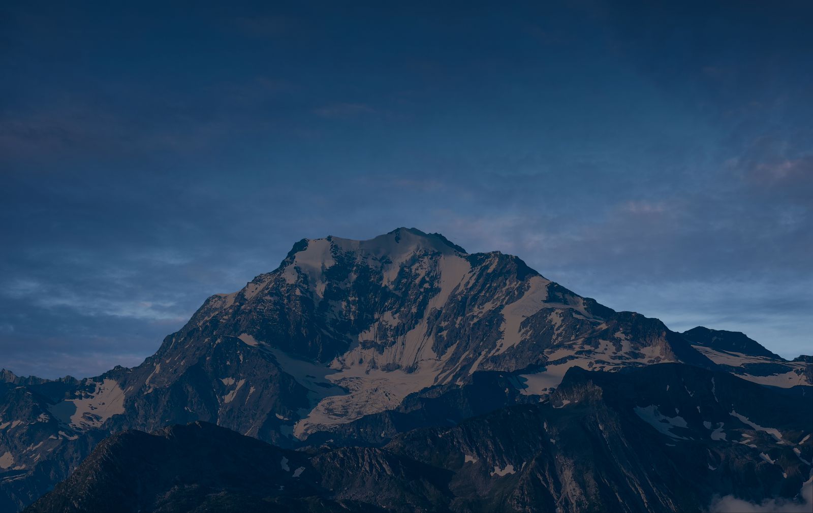 Snowy Mountain - Dynamic Wallpaper Club